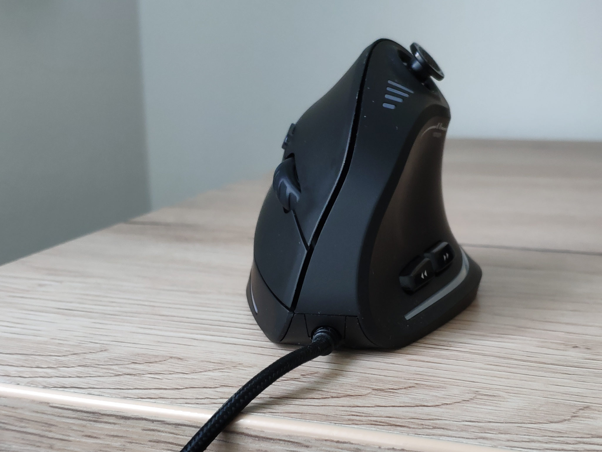 Vertikale Gaming-Maus Zelotes C-18 im Test - Ergonomische Maus